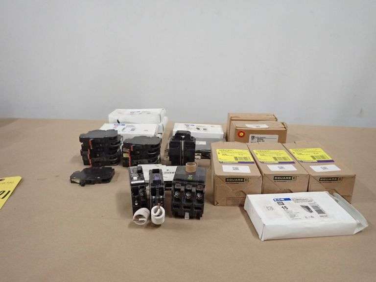 Lot of Assorted Circuit Breakers - Yellow Tag Auctions