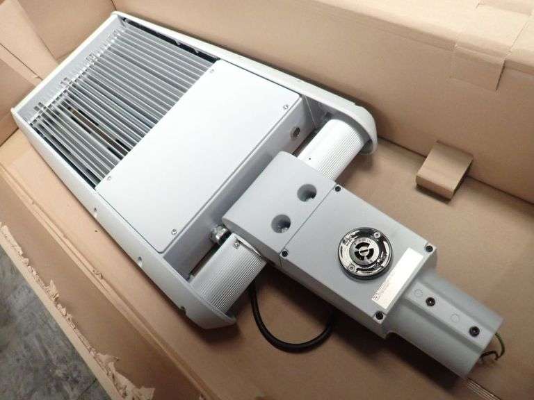 Lot of (6) Cree Edge LED High Output Luminaires - Yellow Tag Auctions