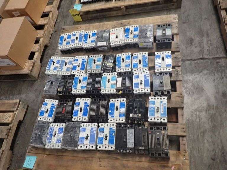 Lot of Assorted Circuit Breakers - Yellow Tag Auctions
