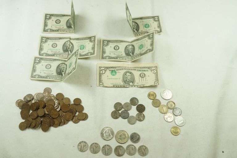 Lot of Assorted Currency - Yellow Tag Auctions