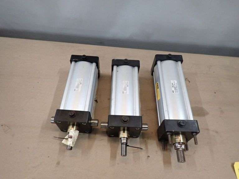 Lot of (3) Parker Cylinders - Yellow Tag Auctions