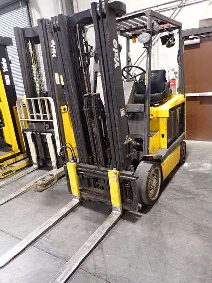 Yale ERC050 Electric Forklift with Battery Charger - Yellow Tag Auctions
