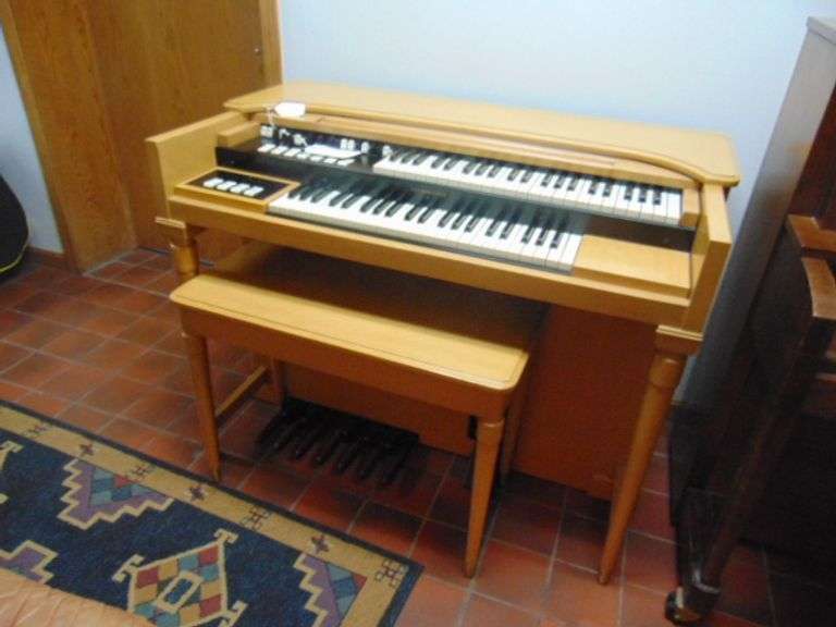 HAMMOND ELECTRIC ORGAN, MODEL A3 AND MATCHING BENCH. - Ziemer Hilbrands Auctions
