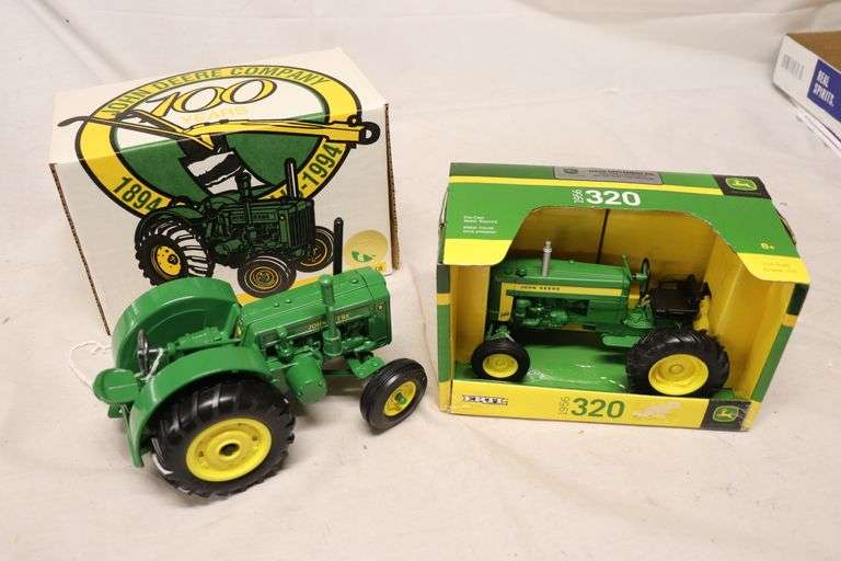 JOHN DEERE 320 & D TOY TRACTORS - Ziemer Hilbrands Auctions