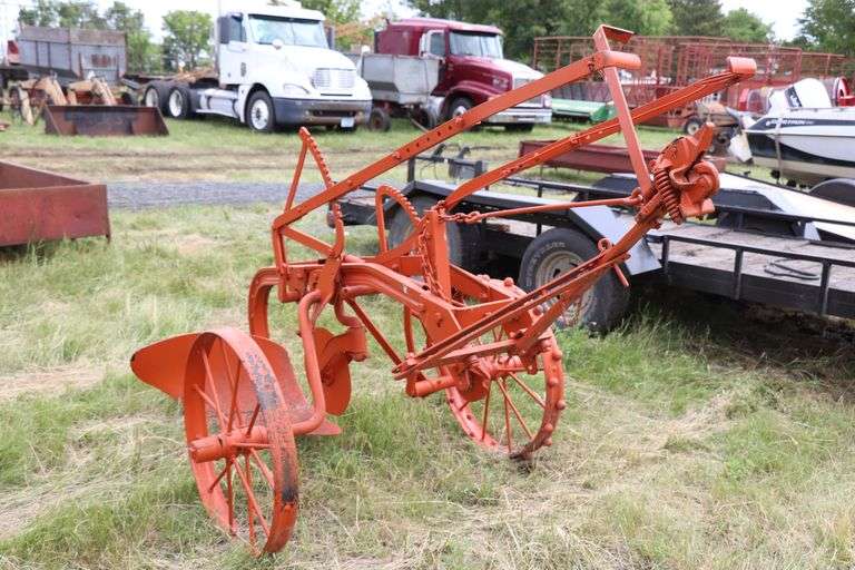 PULL TYPE STEEL WHEEL 1 BOTTOM PLOW WITH COLTER - Ziemer Hilbrands Auctions