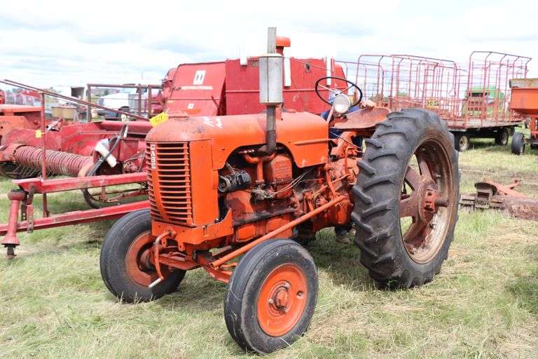DC CASE TRACTOR, GAS, WIDE FRONT, 3FT, RUNS - Ziemer Hilbrands Auctions