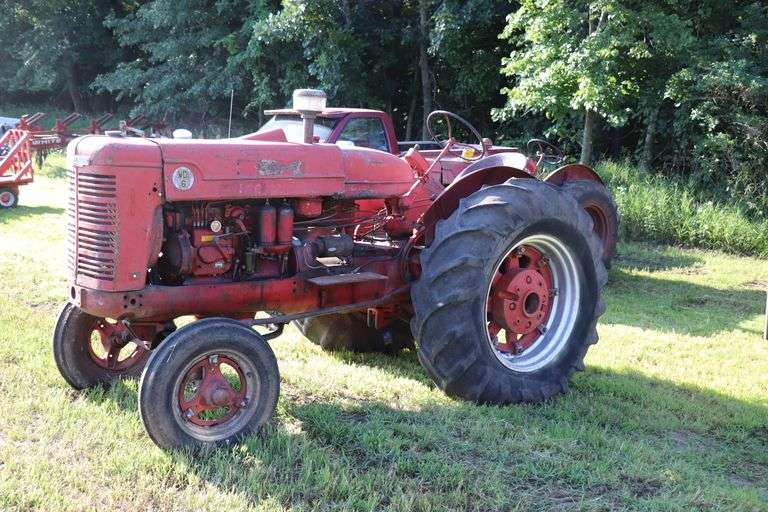 1950 MCCORMICK DEERING WD6 DIESEL TRACTOR, WIDE FRONT, STARTS ON GAS ...