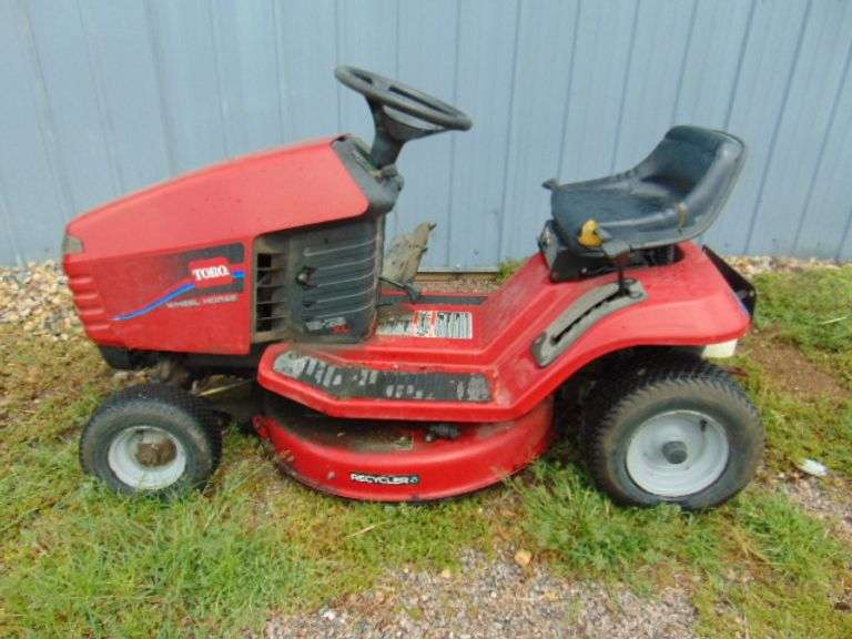 TORO WHEEL HORSE 12-32 RIDING MOWER - Ziemer Hilbrands Auctions