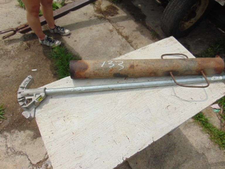 PIPE BENDER AND POST POUNDER - Ziemer Hilbrands Auctions
