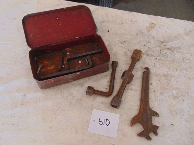 VINTAGE TOOL KIT - Ziemer Hilbrands Auctions