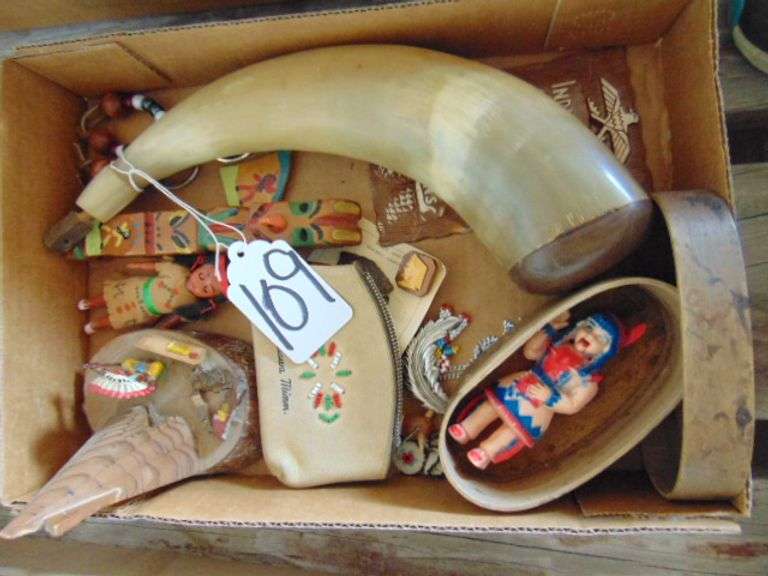 NATIVE AMERICAN FIGURES, POWDER HORN - Ziemer Hilbrands Auctions