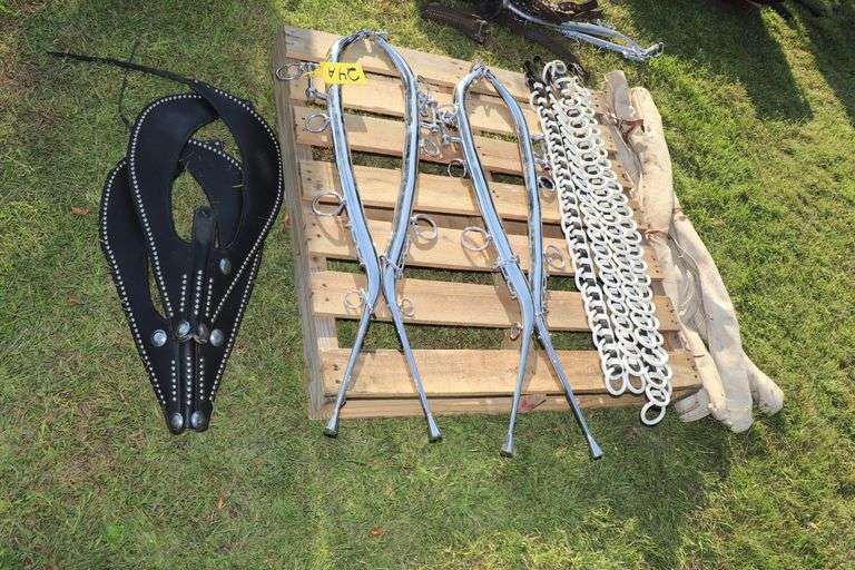 DRAFT HORSE SHOW HAMES AND EQUIPMENT - Ziemer Hilbrands Auctions