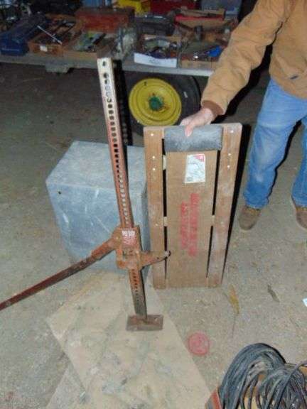 CREEPER, FEEDER, HANDY MAN JACK - Ziemer Hilbrands Auctions