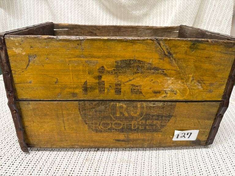 WOOD ROOT BEER BOX - Ziemer Hilbrands Auctions