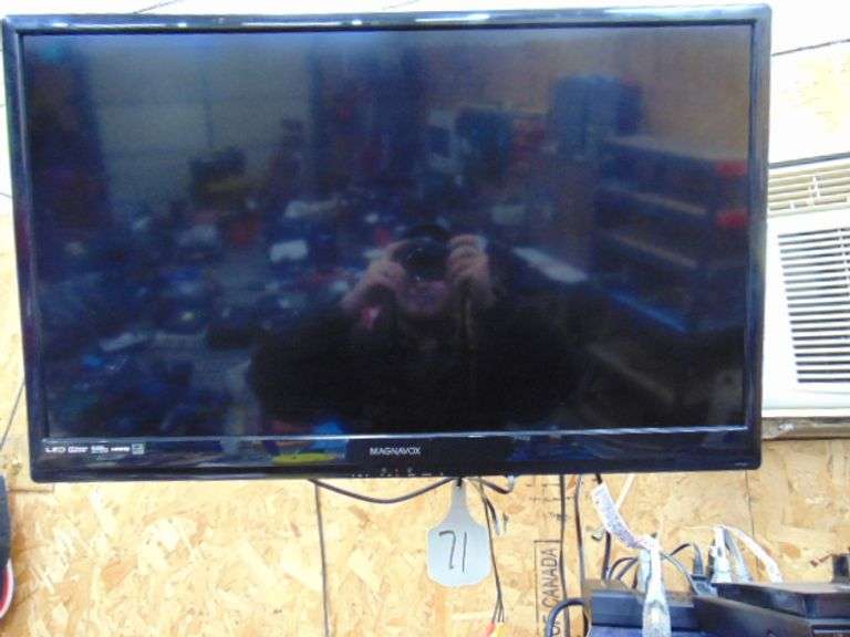 MAGNAVOX FLAT SCREEN TV WITH WALL MOUNT AND DVD PLAYER - Ziemer ...