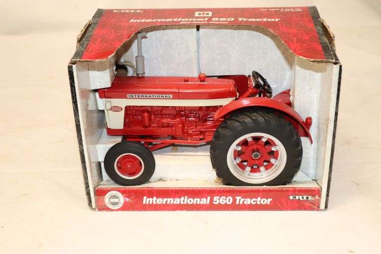 INTERNATIONAL 560 IN BOX - Ziemer Hilbrands Auctions