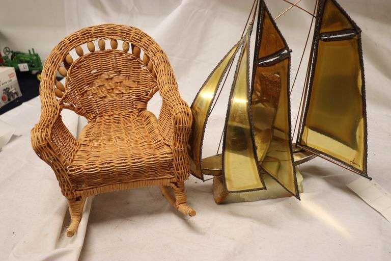DÉCOR SHIP, ROCKING CHAIR - Ziemer Hilbrands Auctions