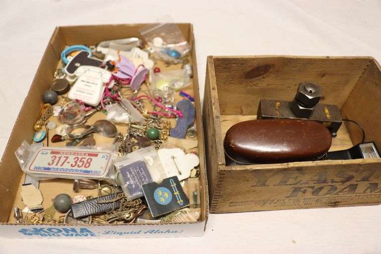 YEAST FOAM BOX, VINTAGE CAMERA, TRINKETS - Ziemer Hilbrands Auctions