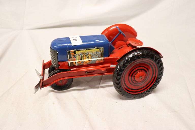 TIN TOY TRACTOR - Ziemer Hilbrands Auctions