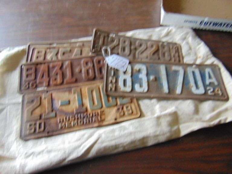 20-30 LICENSE PLATES AND 39 SD MATCH SET - Ziemer Hilbrands Auctions