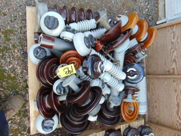 PALLET OF ELECTRIC INSULATORS - Ziemer Hilbrands Auctions