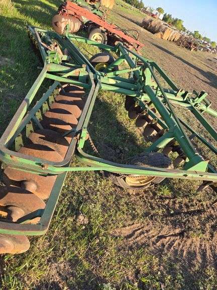 JOHN DEERE AW 12FT TANDEM DISK - Ziemer Hilbrands Auctions