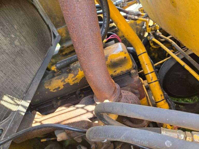 CASE 1737 SKID LOADER UNI LONDER 2800 HRS, 4 CYL, GAS ENGINE & MATERIAL ...