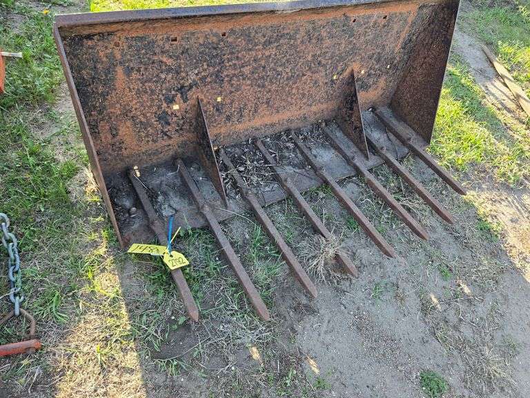 QUICK TACH 60" MANURE BUCKET - Ziemer Hilbrands Auctions