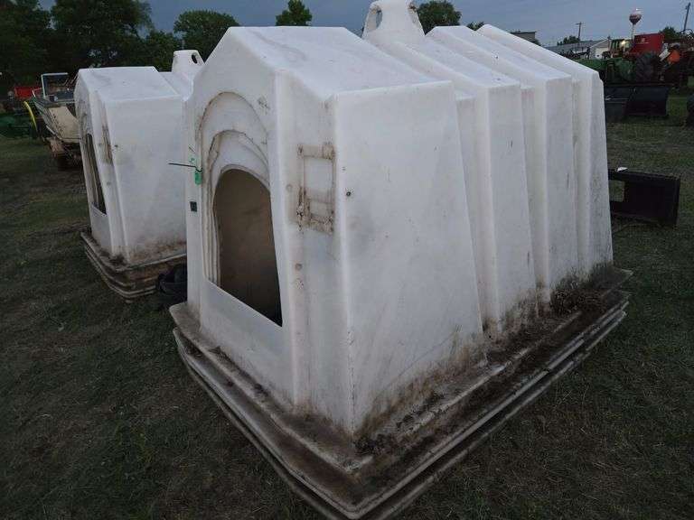 (5) POLY SQUARE CALF HUTCH WITH PAIL/BOTTLE HOLDERS - Ziemer Hilbrands ...