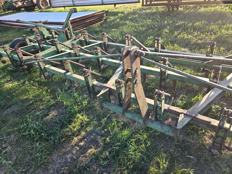 JOHN DEERE 24FT 3PT MOUNTED FIELD CULTIVATOR WITH MANUAL FOLDING WINGS ...