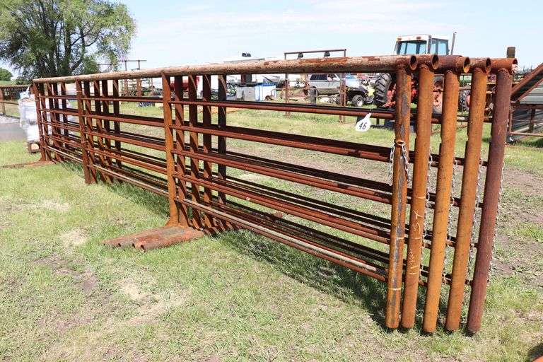(5)1" DRILLED THROUGH FREE STANDING PANELS 24' - Ziemer Hilbrands Auctions