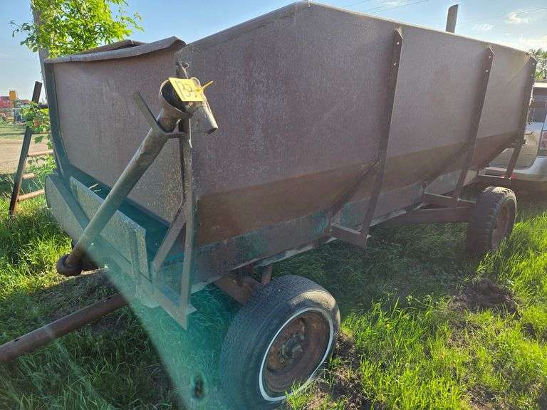 REAR UNLOADING FORAGE BOX PTO DRIVE ON RUNNING GEAR - Ziemer Hilbrands ...