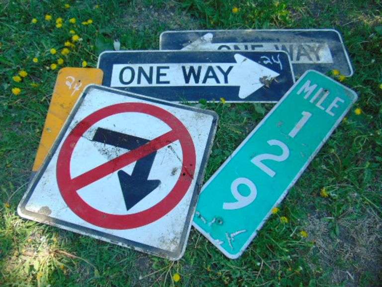 5 MISC ROAD METAL SIGNS - Ziemer Hilbrands Auctions