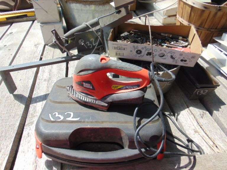 PALM SANDER, SCREW BITS, NAILS, CLAY THROWER - Ziemer Hilbrands Auctions