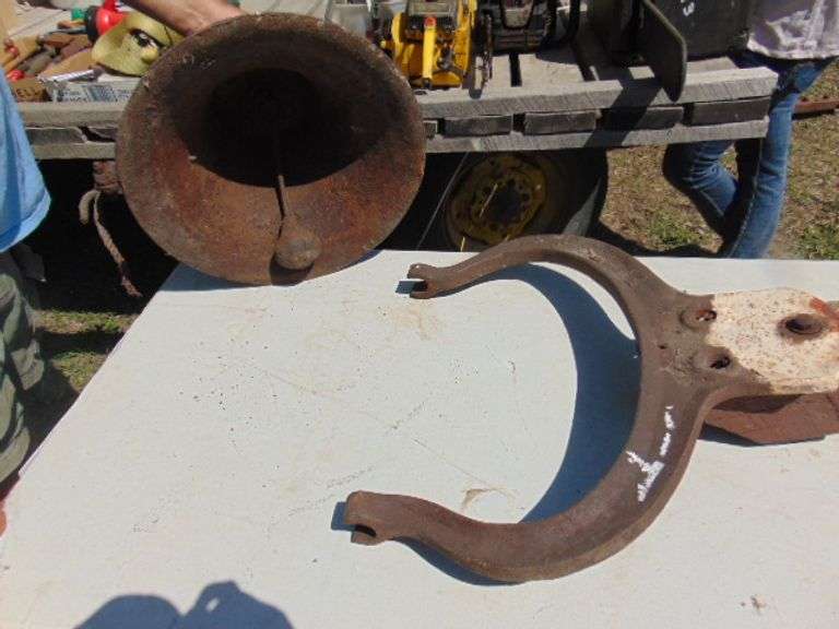 SCHOOL BELL WITH BRACKET - Ziemer Hilbrands Auctions