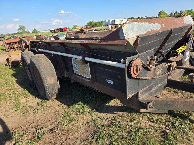 MEYERS 300 BU TANDEM AXLE MANURE SPREADER WITH SINGLE BEATER - Ziemer ...