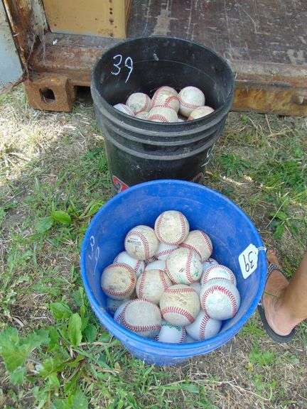 2 BUCKETS BASEBALLS - Ziemer Hilbrands Auctions