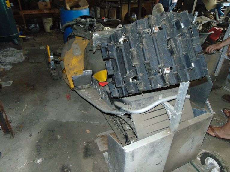 SKI DOO 2004 MXZX 440 RACING SLED NO REGISTRATION NEEDS CLUTCH STUDDED ...