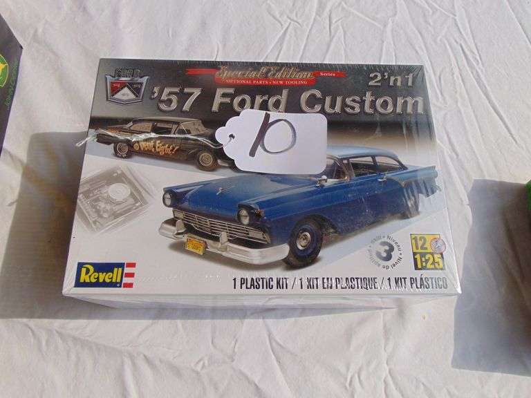 57 FORD CUSTOM 1 PLASTIC CAR KIT - Ziemer Hilbrands Auctions