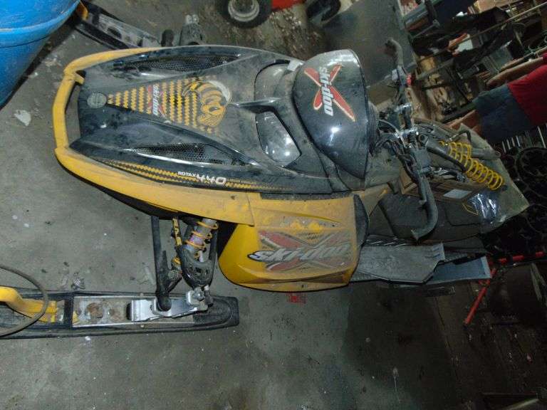SKI DOO 2004 MXZX 440 RACING SLED NO REGISTRATION NEEDS CLUTCH STUDDED ...