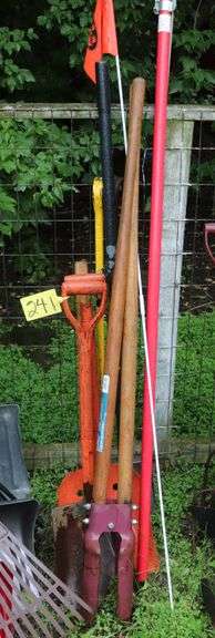 POST HOLE DIGGER, HAND YARD TOOLS - Ziemer Hilbrands Auctions