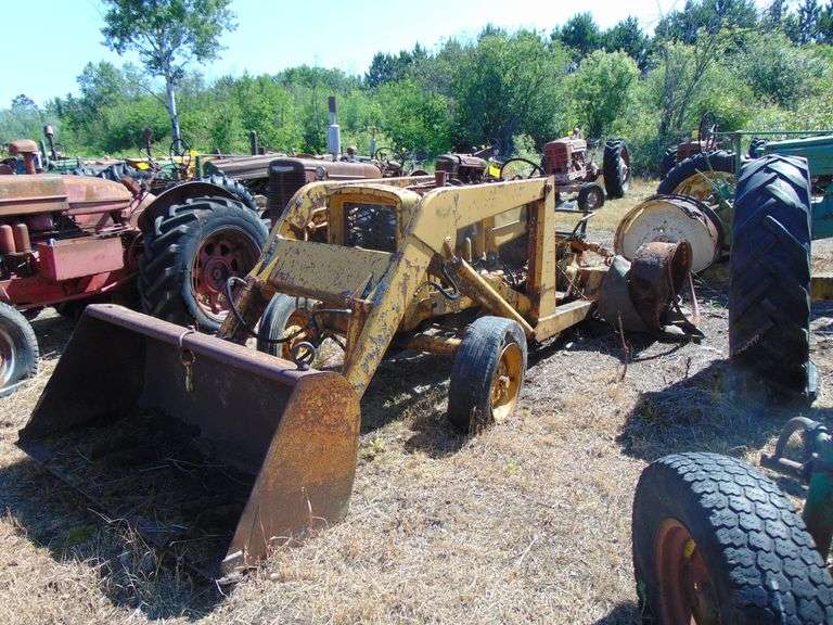 JD 440 W/HYD BUCKET MISSING TIN AND LEFT REAR TIRE AND RIM ENGINE STUCK ...