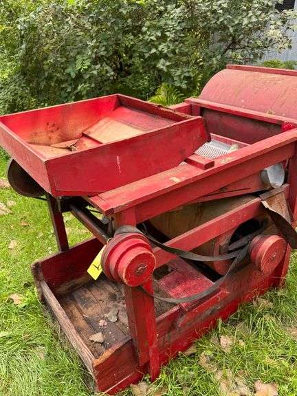 CLIPPER #2B GRAIN CLEANER/ FANNING MILL W BOOK AND SCREENS (NICE ...