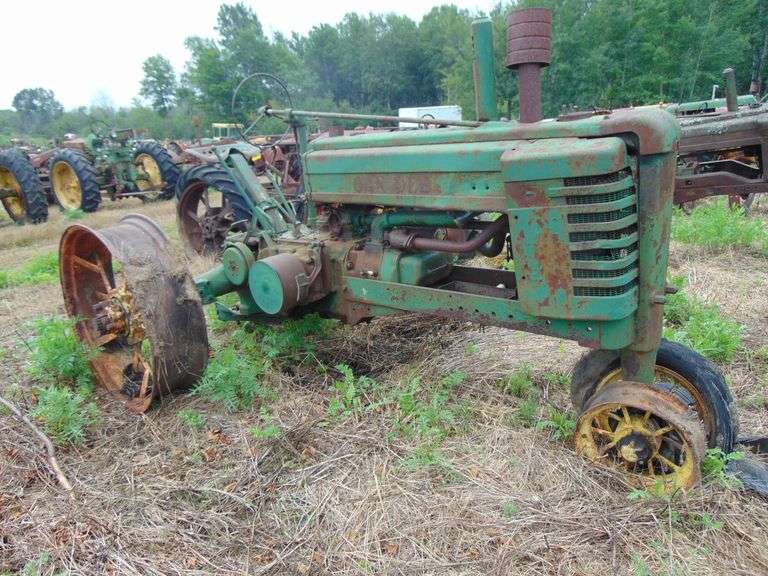 JD B N/F ENGINE STUCK SERIAL # 62899 - Ziemer Hilbrands Auctions