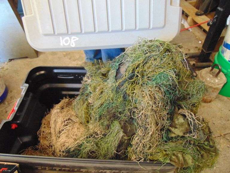 GILLY SUITS IN TUB - Ziemer Hilbrands Auctions