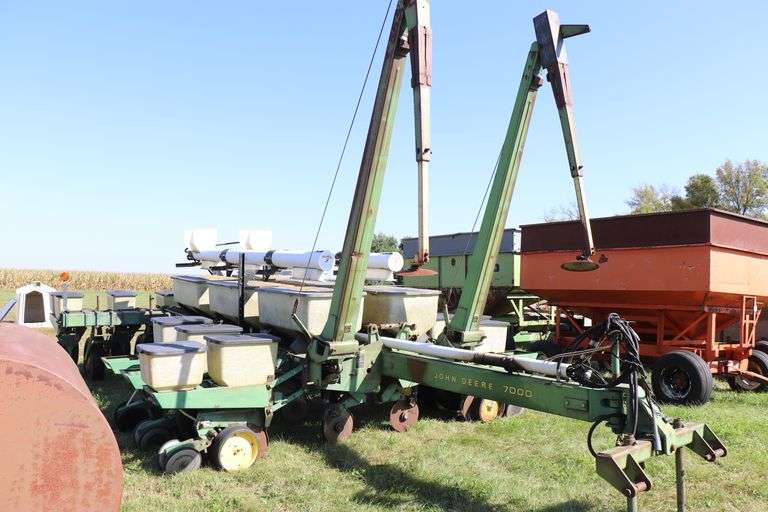 JOHN DEERE 7000 PLANTER, 12ROW, 30", W FERT BOXES, OVERHEAD AUGERS ...